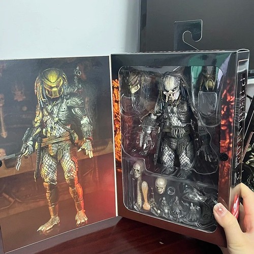 NECA Elder Predator Figure w/ LED - Alien vs Predator Hunter Action ...