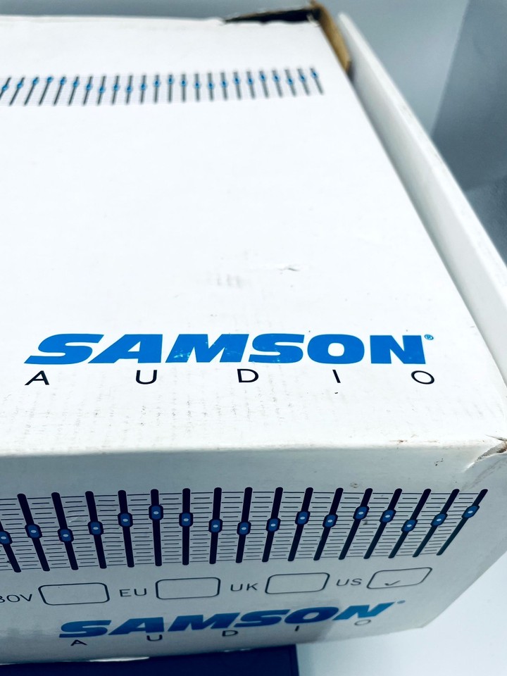 Samson D-2500 Stereo Graphic Equalizer Blue Dual 31-Band Digital ...