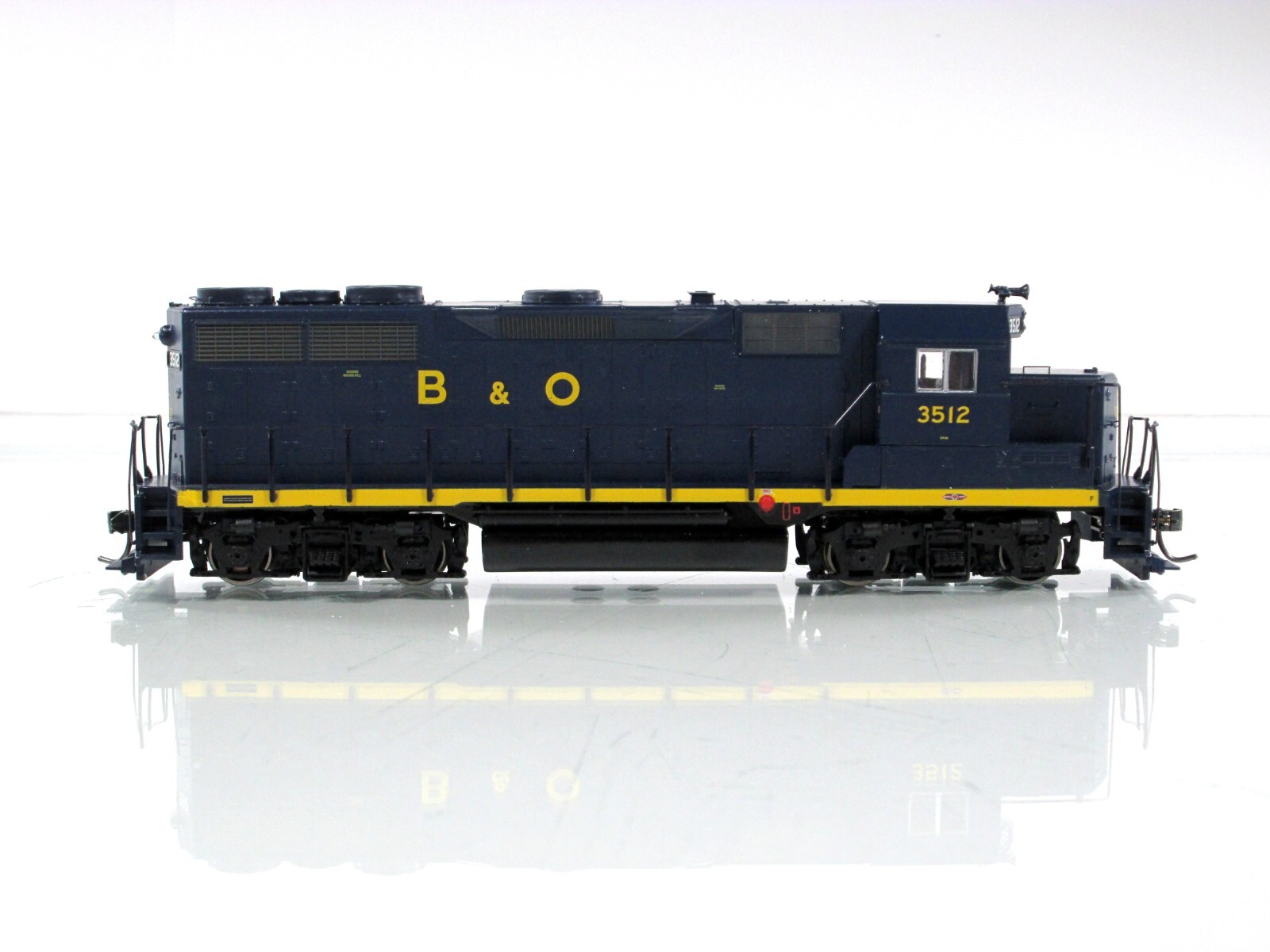 HO Scale ***BALTIMORE & OHIO*** GP35 Locomotive #3512 - Athearn 96040 ...