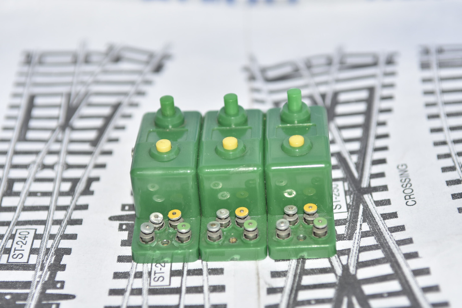Trix Express 6595 Set Of 3, 4 Way Switches. Green. Push Button. For Any ...