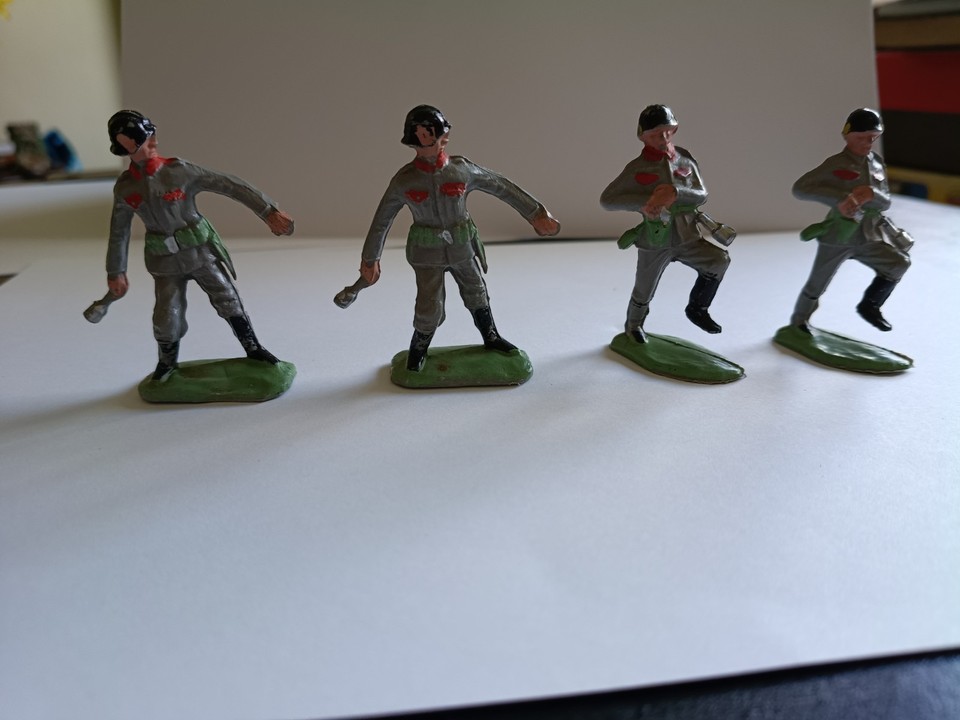Trojan WW2 German Soldiers x 4 2 Poses 1218 Throw Stick Grenade 1216 ...