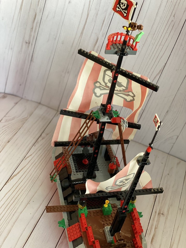 Lego 7075 Pirates Captain Redbeard's Pirate Ship w/ Minifigs & Manual ...