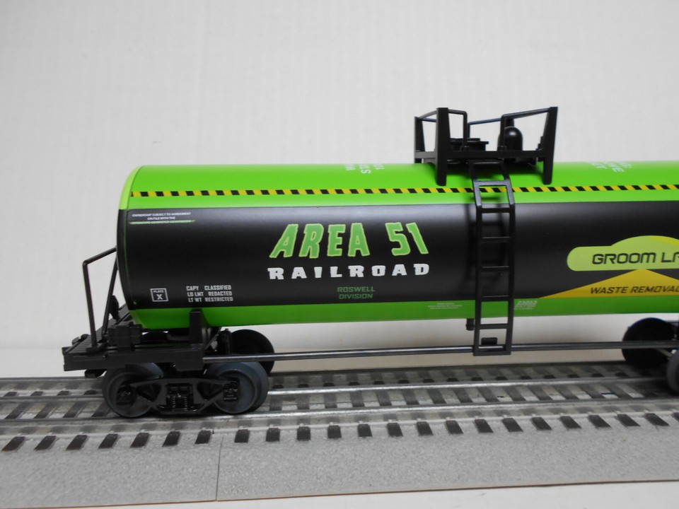 LIONEL 2023050 T AREA 51 RAILROAD ALIEN GROOM LAKE UNI-BODY TANKER O ...