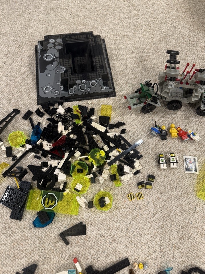 LEGO Huge Vintage Space Lot - 6887, 6988, 6981, 6954, and more! AS IS ...