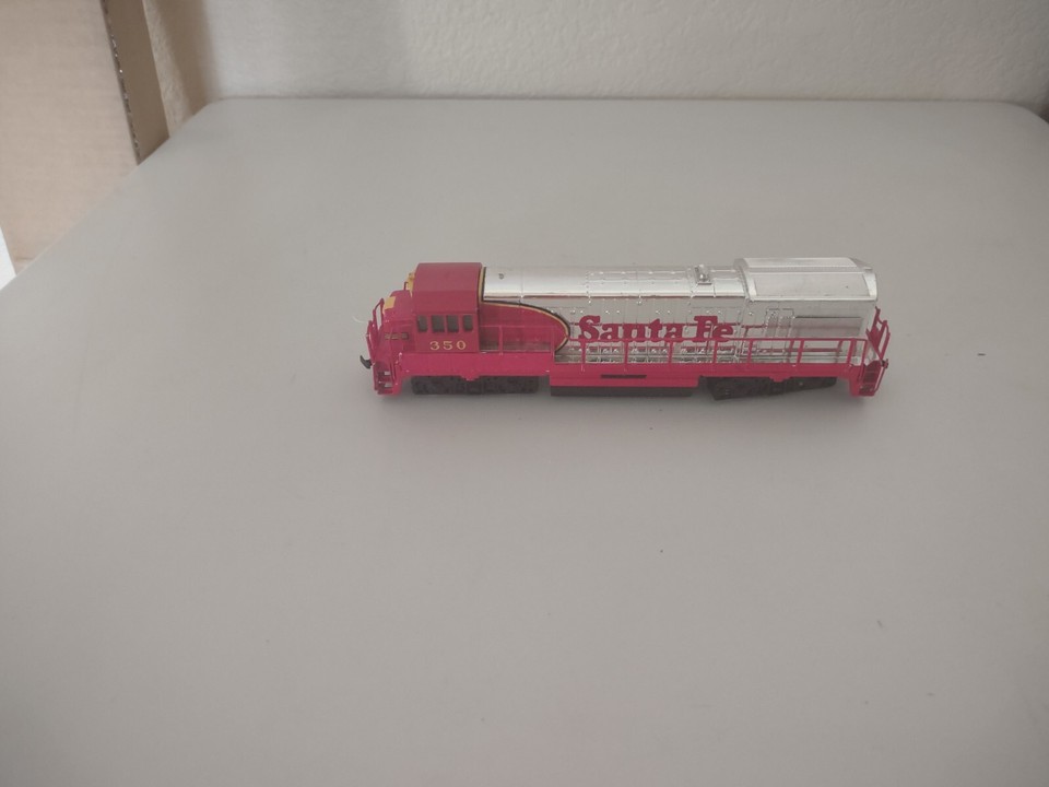 SANTA FE HO SCALE 350 BACMANN LOCOMOTIVE | eBay