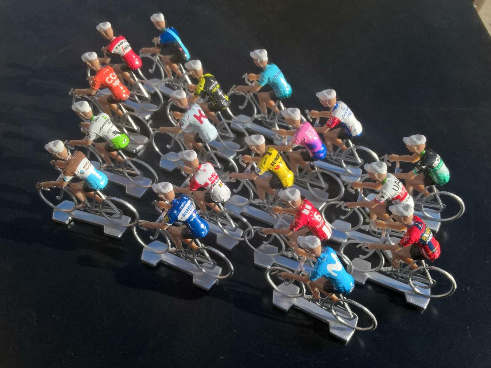 Année 2019 World Teams - 18 cyclistes miniatures Tour de france ...