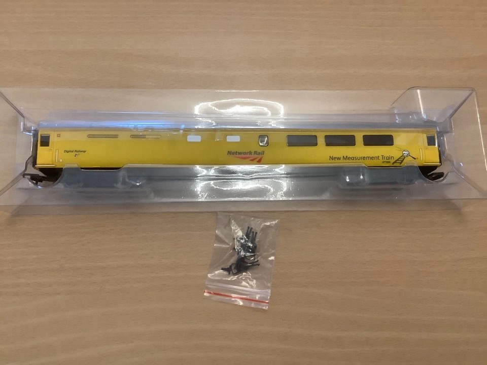 Hornby 00 Gauge R4989 Network Rail Mk3 Standby Generator 'No. 977995 ...