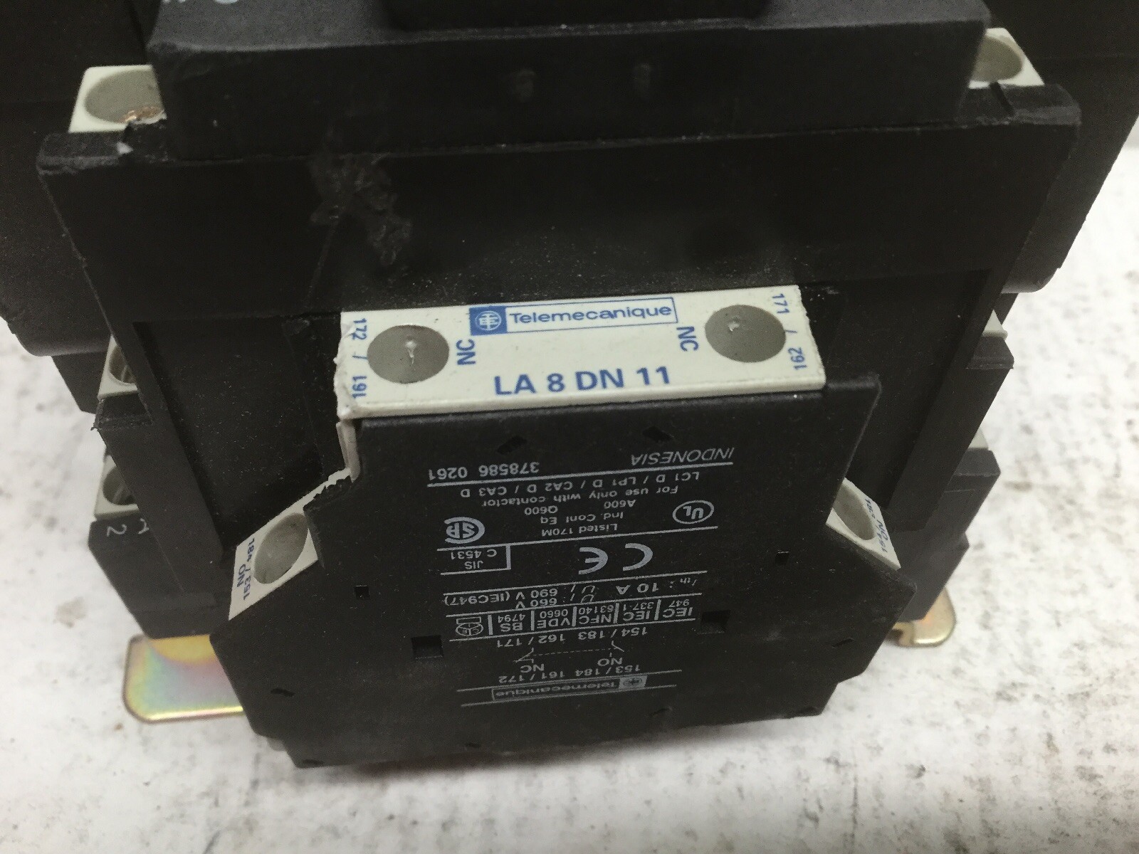 Telemecanique LC1D8011 Contactor 125A 120V LC1-D8011 WITH LA8DN11 LA 8 ...