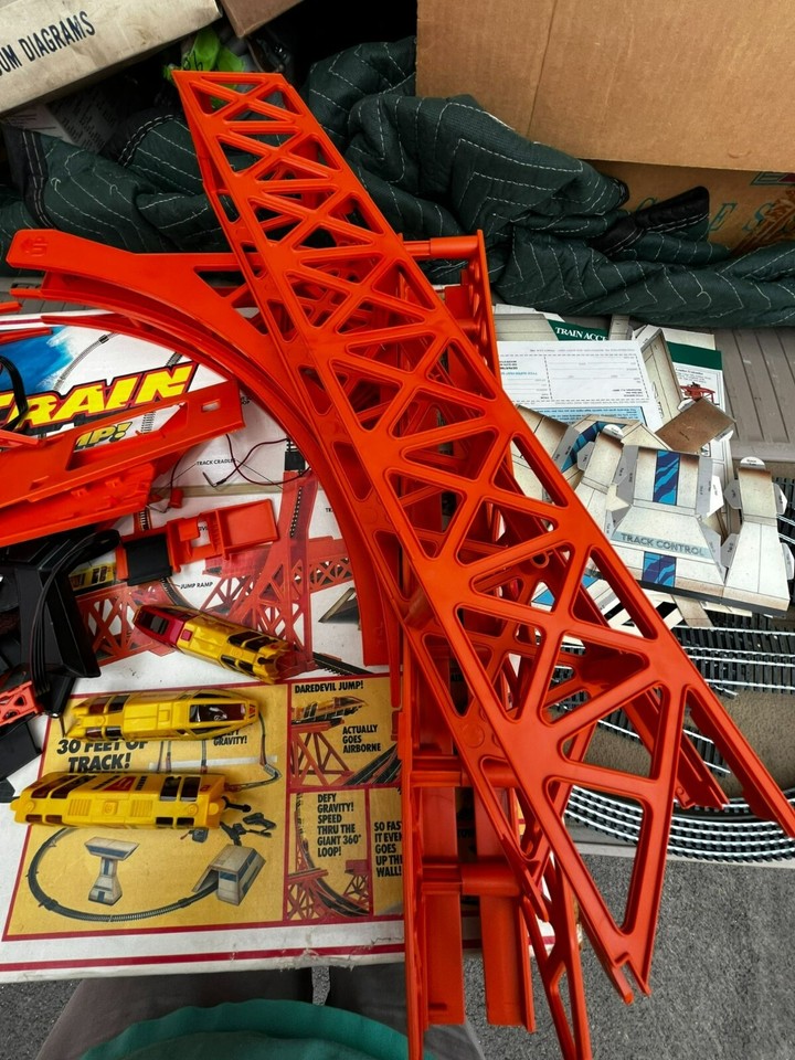 TYCO SUPER TURBO TRAIN W/ DAREDEVIL JUMP slot car like set euc in box ...