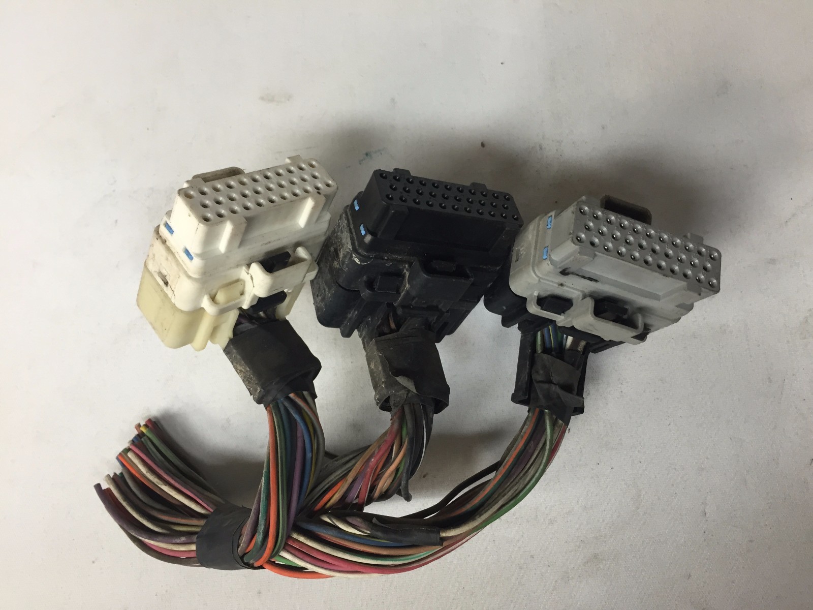 01 RAM TRUCK 5.9 AT ECM ECU PCM WIRING HARNESS PLUGS CONNECTORS ...