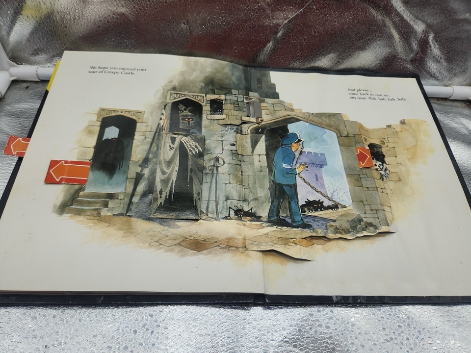 The Ghosts of Creepy Castle (A Mini Spooky Pop-Up Book) 9780448408330 ...