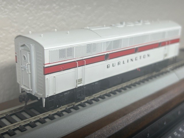 BURLINGTON - "CB&Q "- F3B unit EMD DIESEL LOCO - DC / DCC Ready HO ...