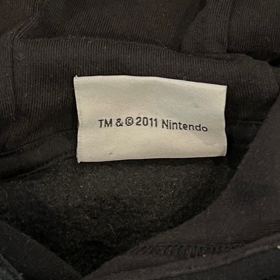 Super Mario Men's 2011 Long Sleeve Graphic Print Pull Over Sweater Size ...