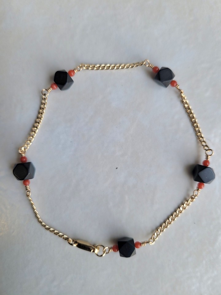 Azabache & Coral Goldfilled Bracelet, 7" Lleno de Oro Pulsera 7 ...
