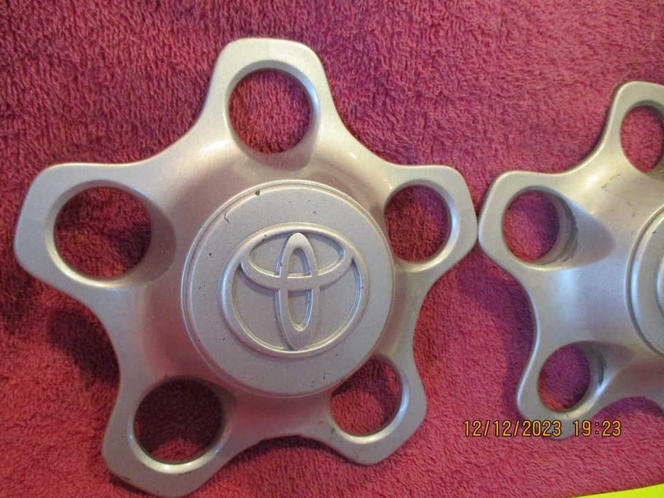 2001-2007 TOYOTA HIGHLANDER FACTORY OEM PAIR WHEEL CENTER CAPS FREE ...