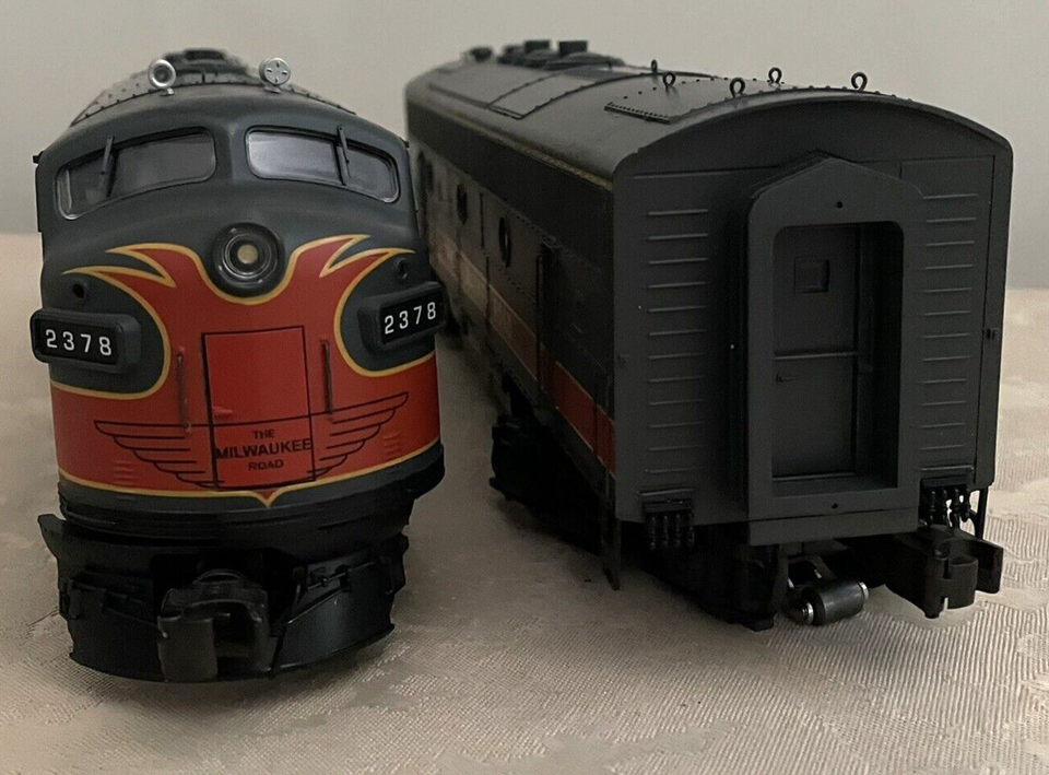 LIONEL 6-34586 POSTWAR SCALE MILWAUKEE ROAD F3 A-B LOCOMOTIVE SET, NEW ...