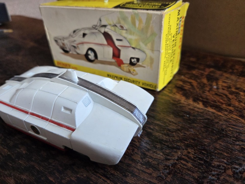 VINTAGE DINKY TOYS 105 CAPTAIN SCARLET MAXIMUM SECURITY VEHICLE WITH ...