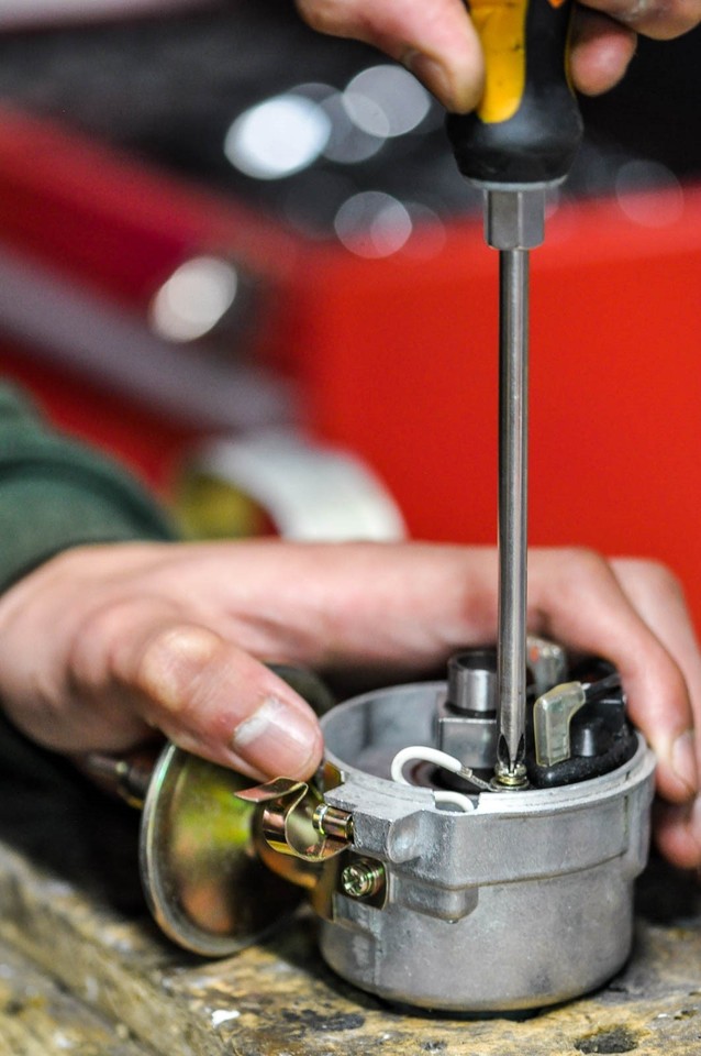 Triumph Electronic Distributor 6 Cylinder with tacho complete TR6 GT6 ...