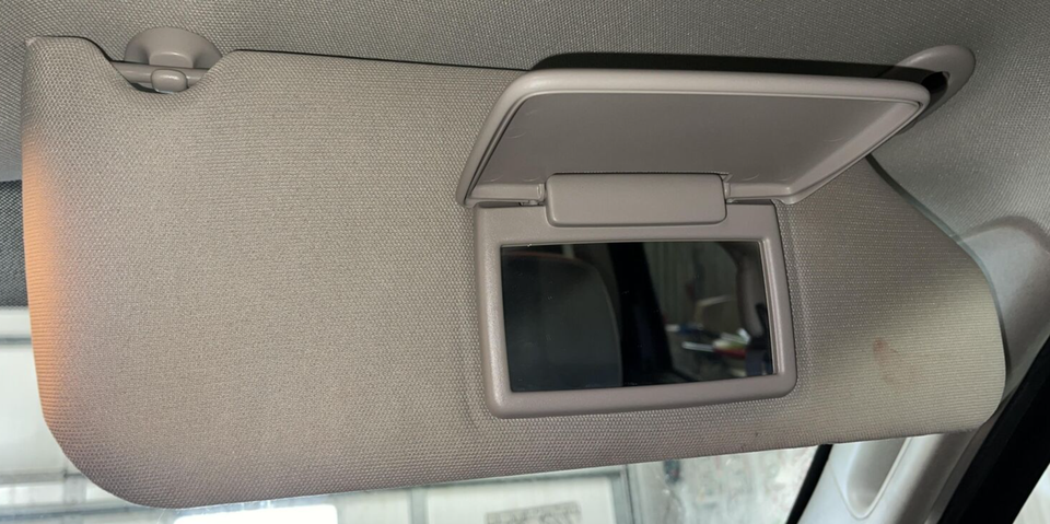 05 06 07 08 09 10 JEEP GRAND CHEROKEE Sun Visor Right GRAY w/o ...