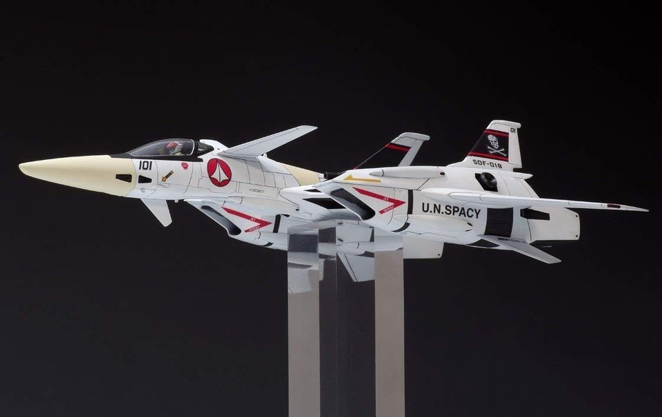 wave 1/72 MACROSS VF-4 Lightning III VALKYRIE Deluxe version Model kit ...