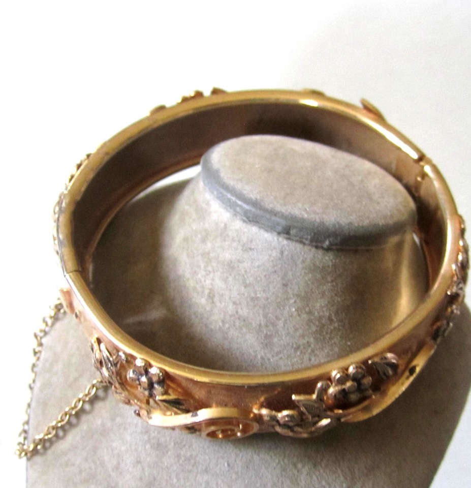 GORGEOUS VINTAGE BANGLE BRACELET ORNATE RAISED DESIGNS LOCKING CLASP SZ ...