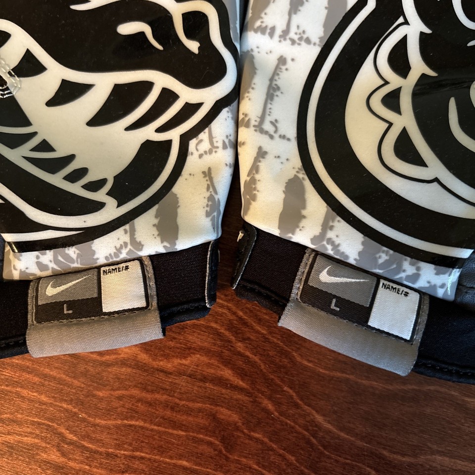 Florida Gators nike team issued Football Gloves Gator Scales Vapor ...