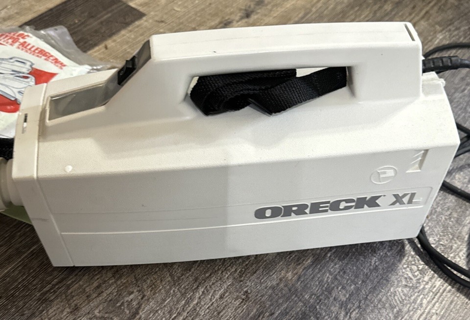 Oreck XL Compact Canister Vacuum Cleaner BB870 With Attachments & Bags ...