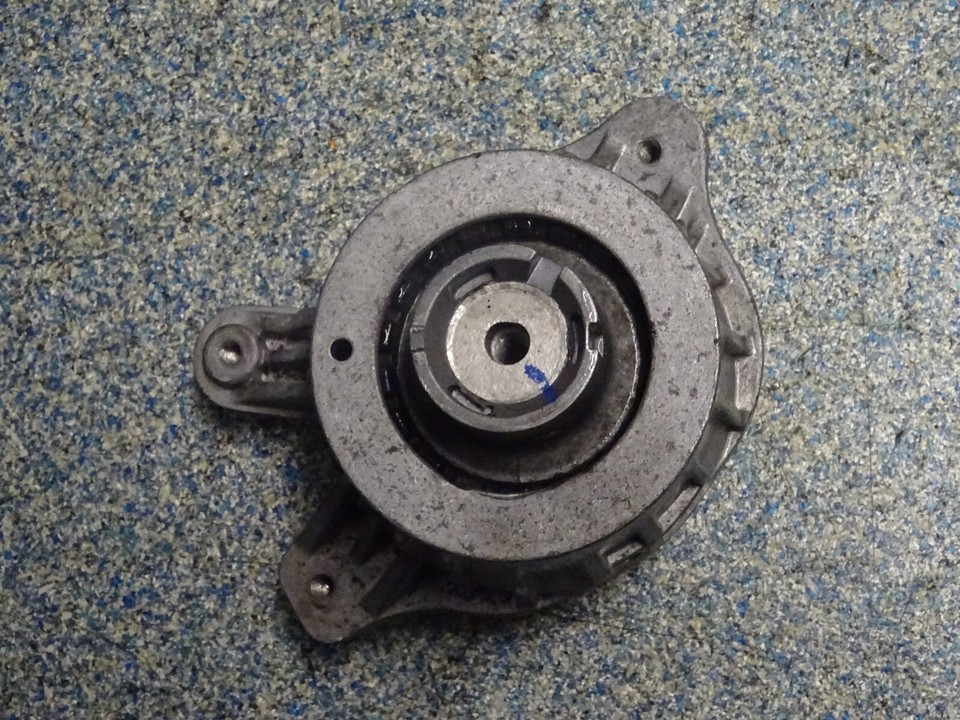 Engine Mount Mercedes C 205 Holder Right A2052407700 | eBay