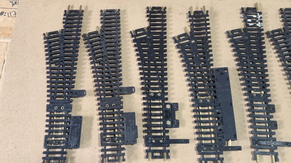 AHM/TYCO - HO Scale - Code 100 Brass Track Turnout Lot - 8 Left, 8 ...