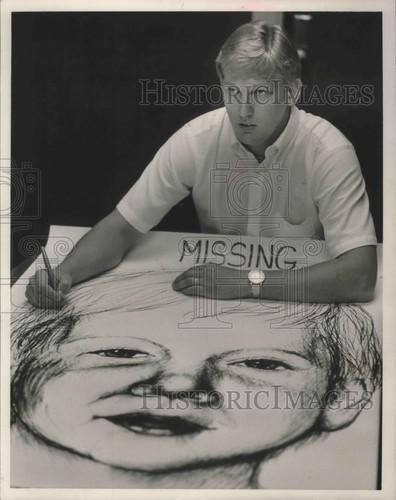 1985 Press Photo Scott Fulmer with drawing of missing son - abno05119 ...