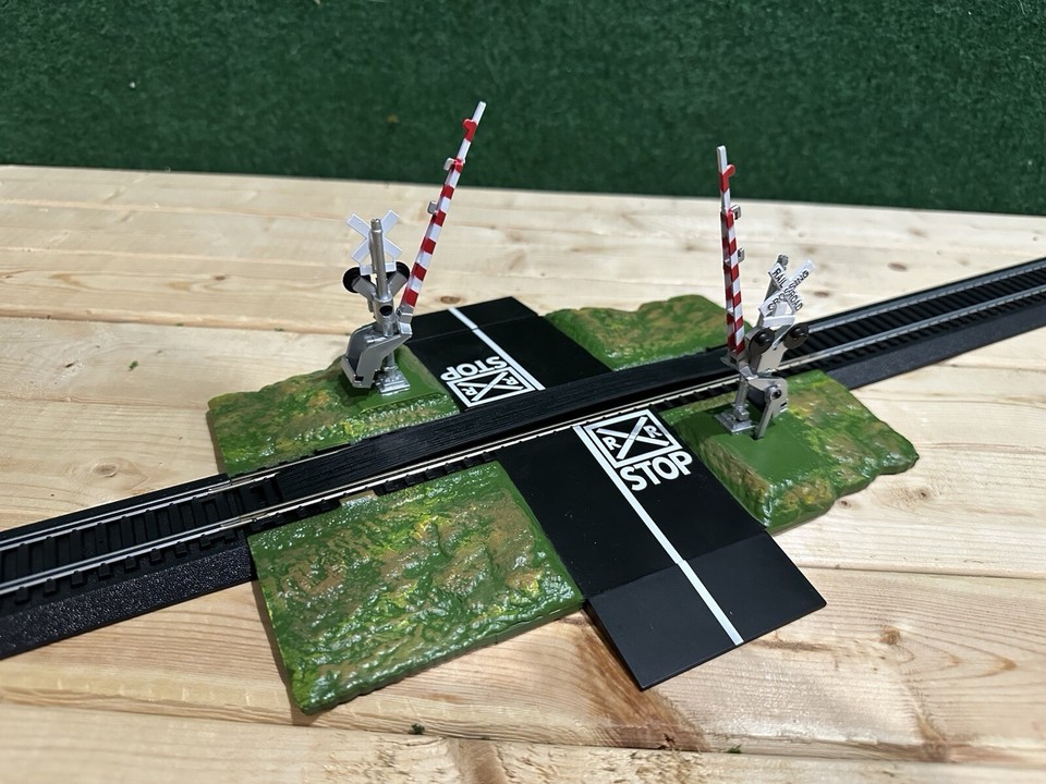 Bachmann Ho Scale Level Crossing For Model Trains | eBay