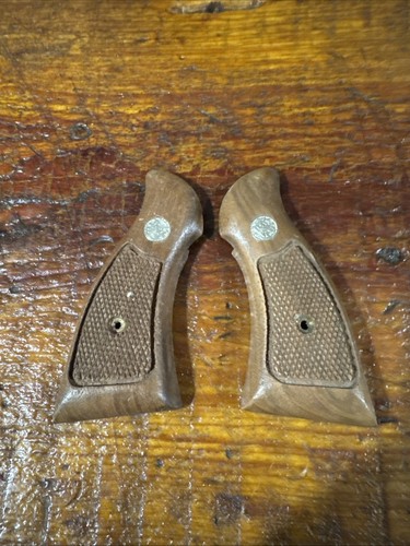 Smith & Wesson Checkered Wood Magna Grips for K Frame Square Butt ...
