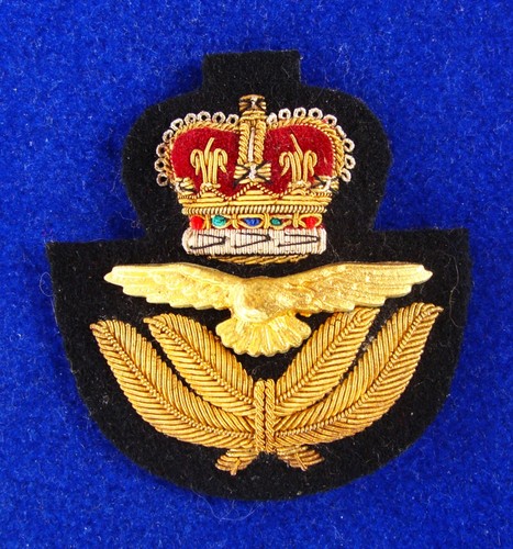 Royal Canadian Air Force (RCAF) Officer 1953 to 1968 issue. cap badge ...