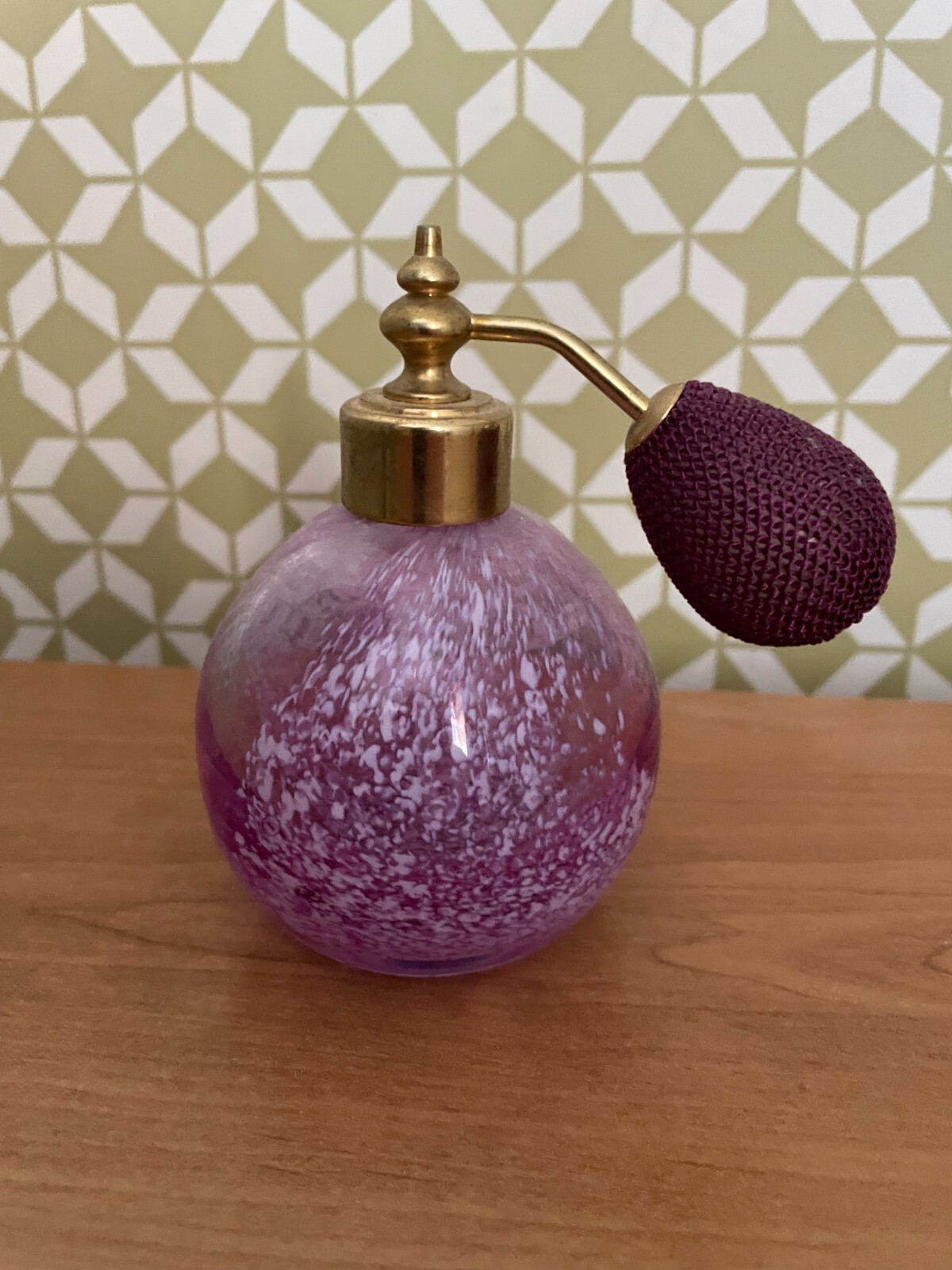 Vintage Caithness purple violet glass perfume spray atomiser w. puffer ...