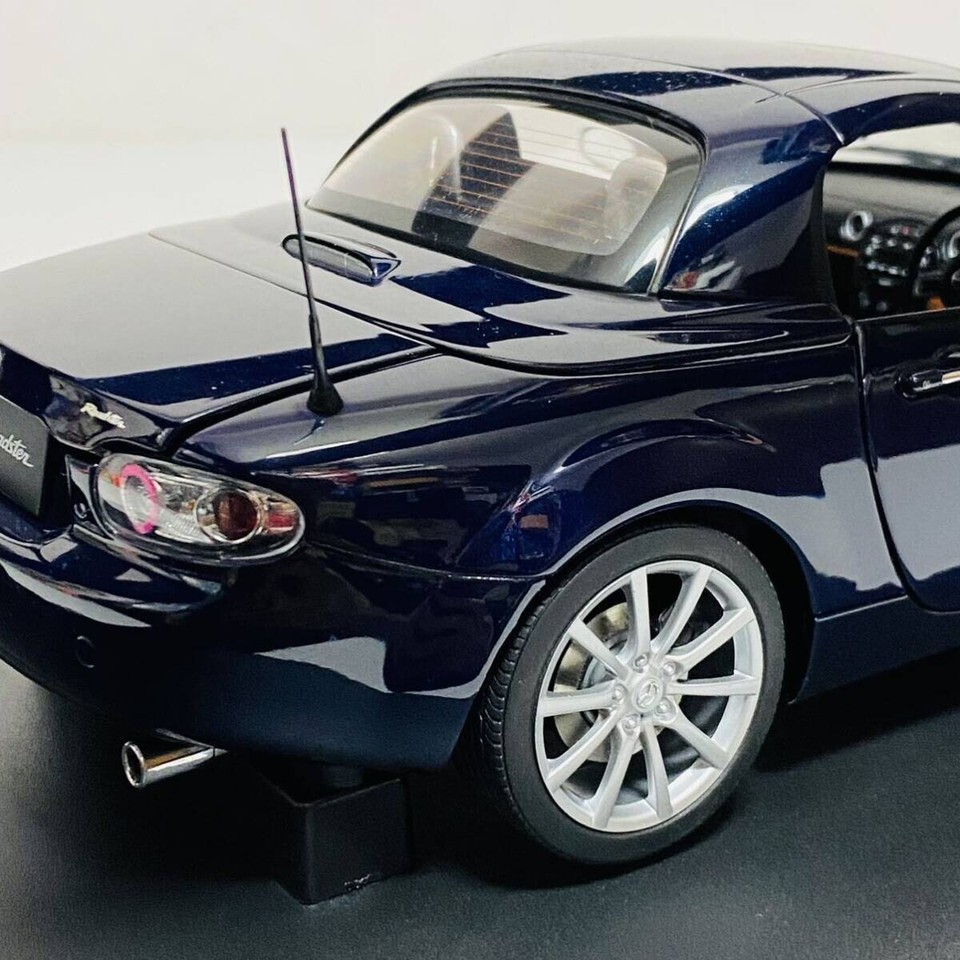 1/18 AUTOart Mazda MX-5 Roadster Retractable Roof 2006 Stormy Blue w ...