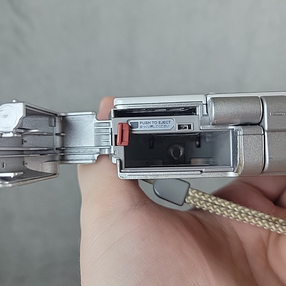 Olympus IR-500 Digital Camera + Docking Station 4MP Rare Collector ...