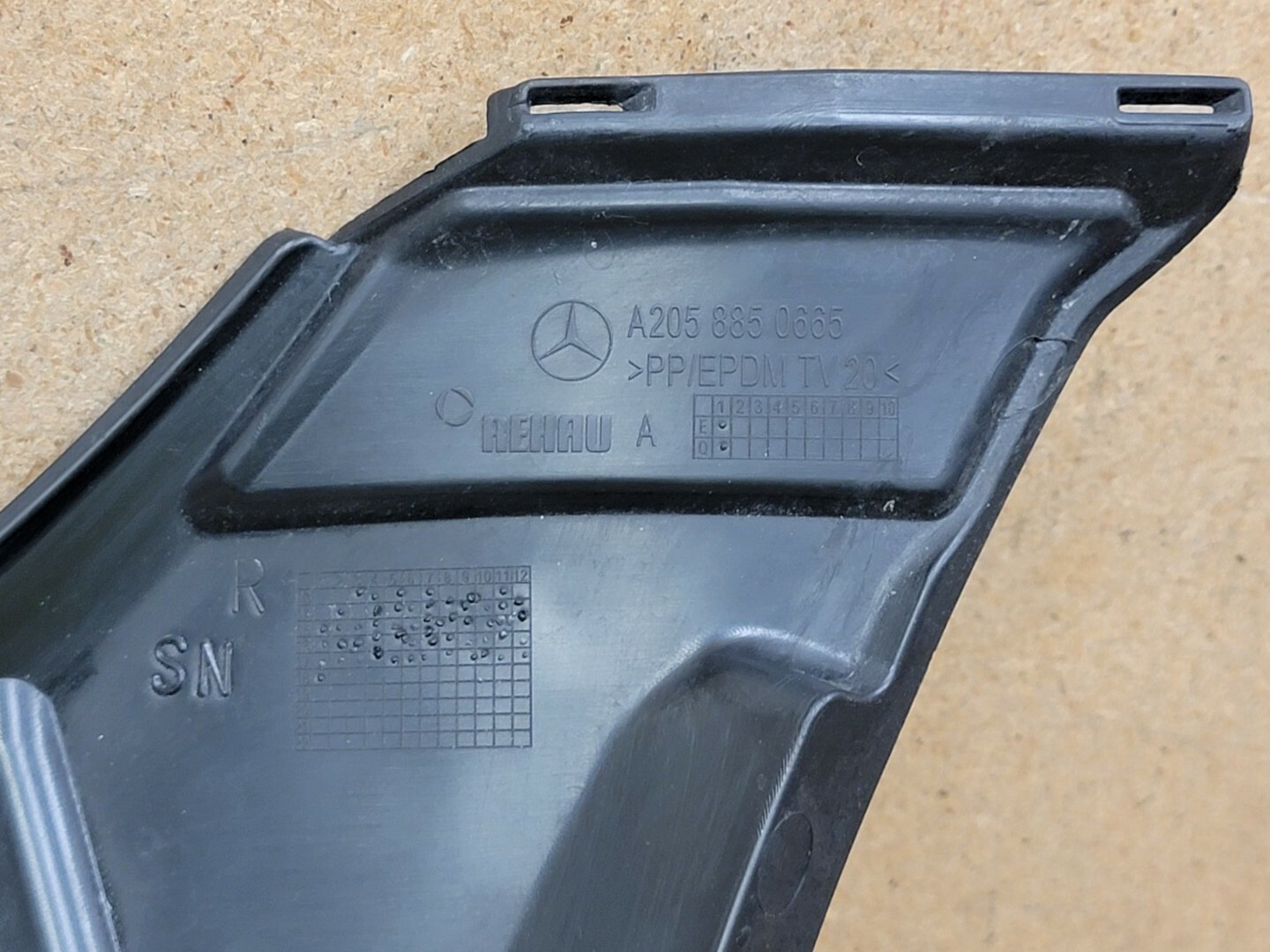 2015-2018 MERCEDES-BENZ C-CLASS W205 Front Bumper Right Bracket ...