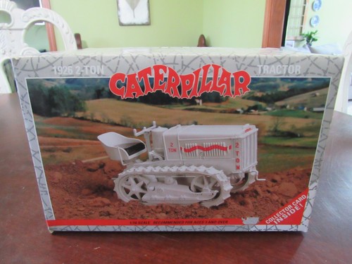 ERTL 1/16 SCALE TOY TRUCK'N CONSTRUCTION 1926 CAT 2-TON TRACTOR - NIB ...