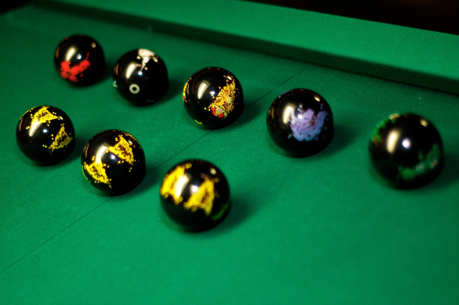 Vigma Billiard Ball Set CUEMATE Game Play Chess on a Pool Table with ...