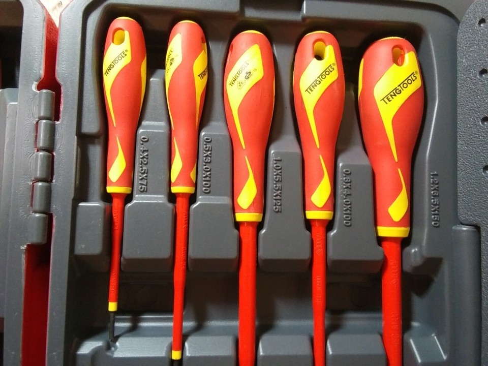 Teng Tools Insulated Tool Set Screwdriver Pliers 18pc 1000v Electrician ...