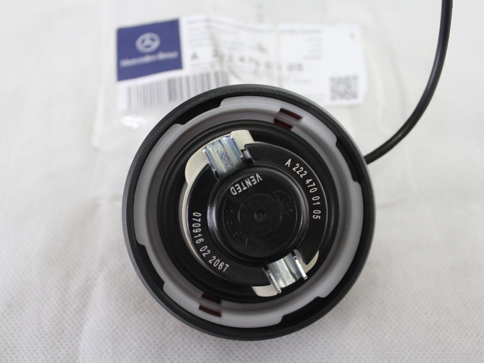 NEW Genuine Mercedes-Benz Screw Fuel Filler Cap - Various Models ...