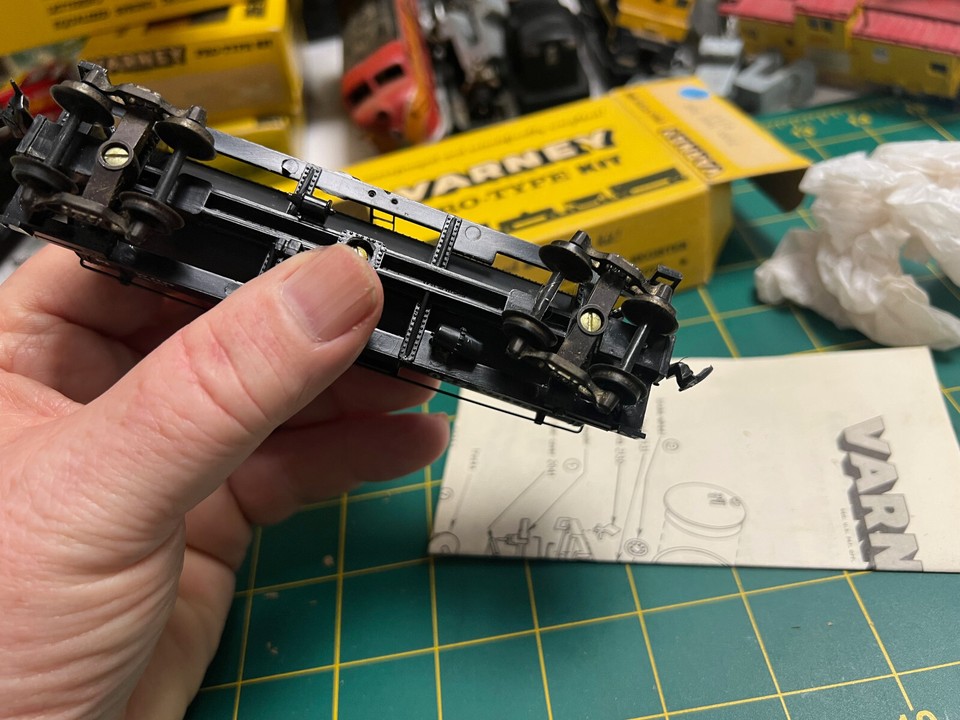 Lot of 2 Tank cars Varney HO Scale T-111 Dow Chemical, T-103 UTEX OB | eBay