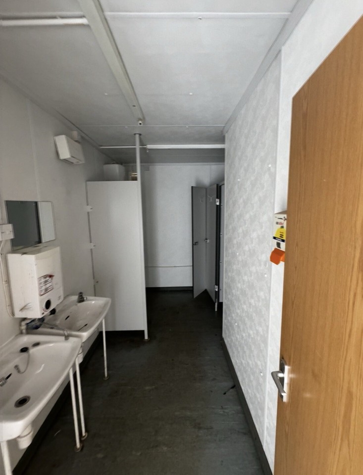 32ft Anti Vandal Site Cabin Container Welfare Block Toilet Block And ...