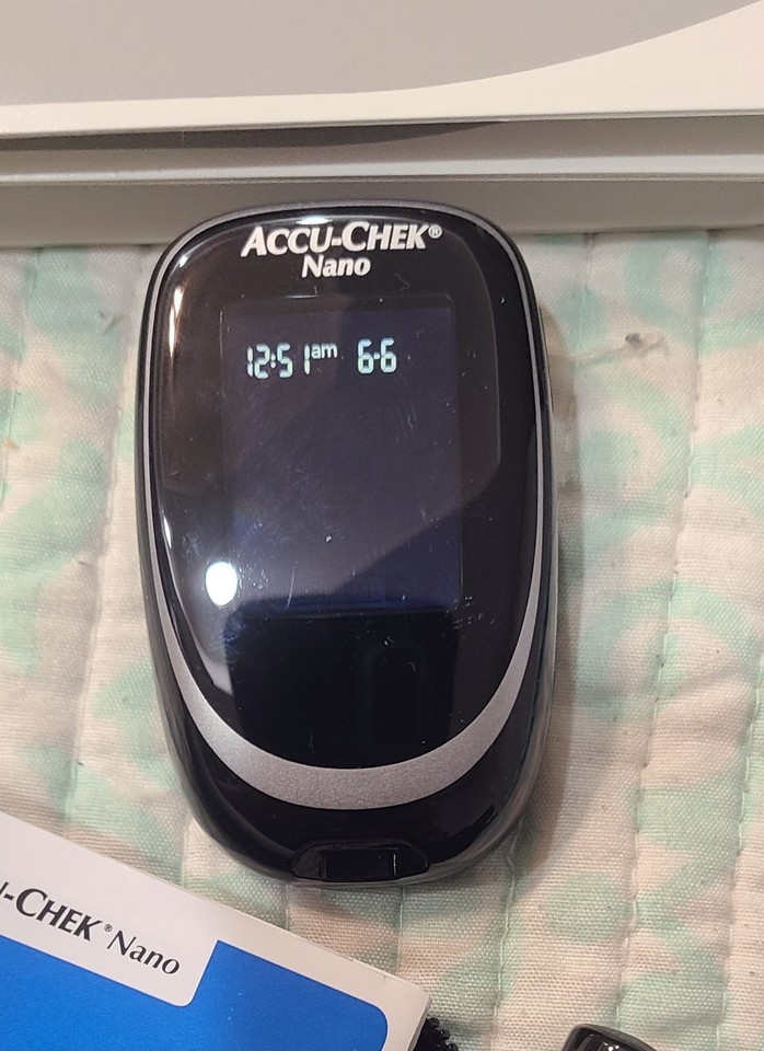 Accu-Chek Nano Blood Glucose Meter W/ Manual & Carrying Case/Organizer ...