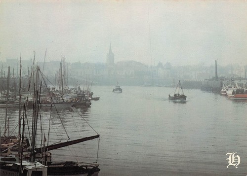 85 LES SABLES D OLONNE LE PORT DE PECHE DANS LA BRUME AU FON | eBay