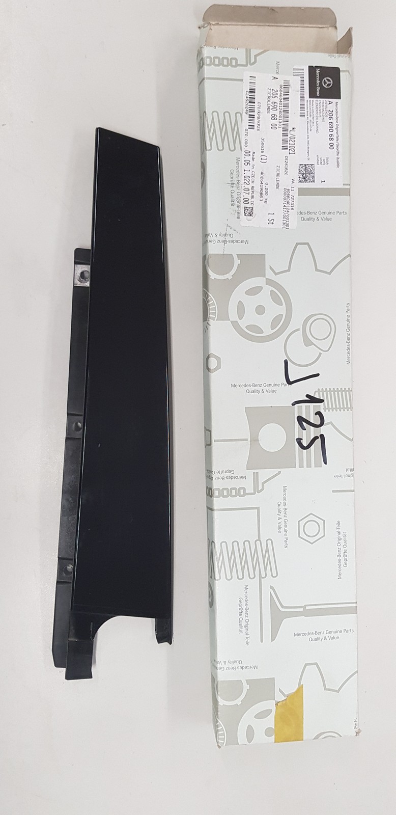 Zierblende Leiste B-Säule rechts außen A2066906800 Mercedes W206 C ...