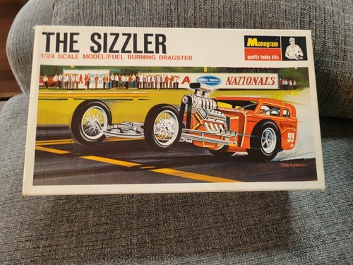 Vintage Monogram #PC117 The "Sizzler" Slingshot Dragster Model kit ...