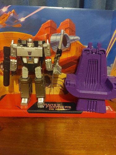 Transformers Dramatic Capture Megatron (Figure / Throne With ...