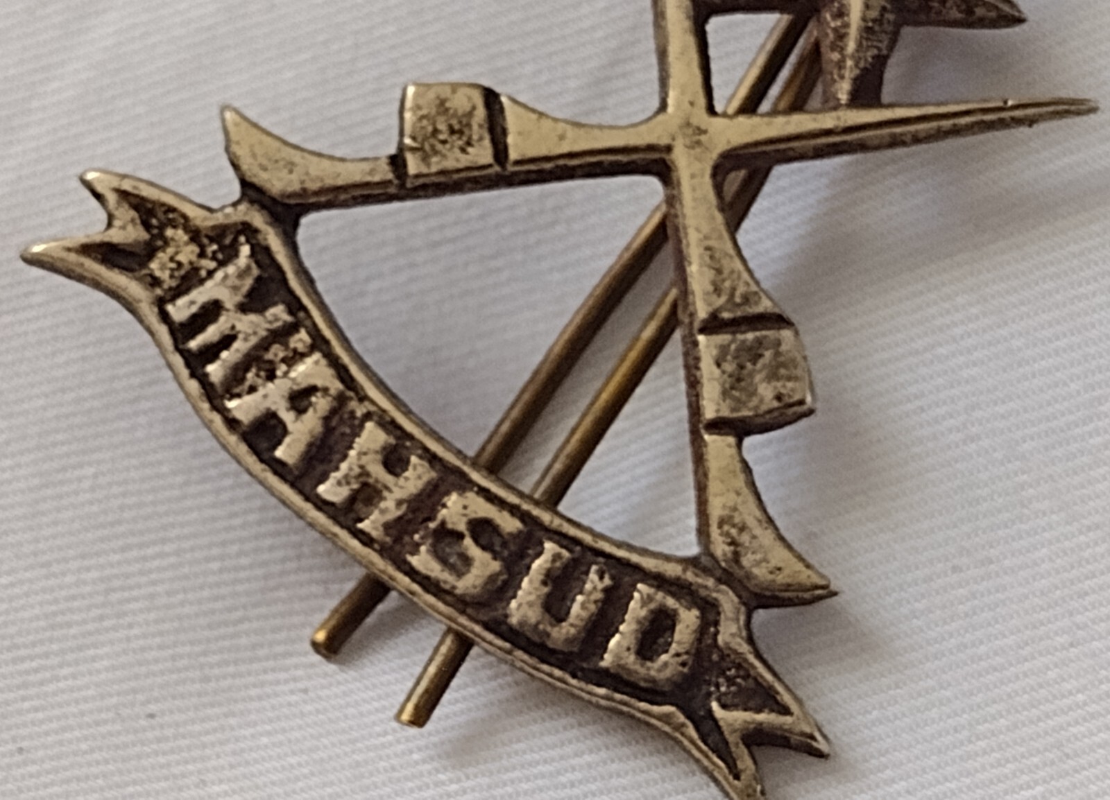 British Pakistani army Mahsud Scouts Cap Badge Cast White Metal 2 Lug ...