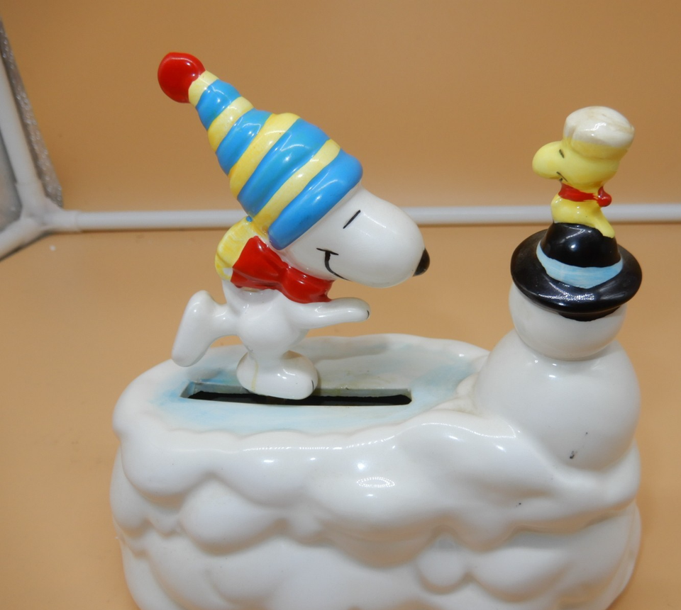 Willitts Peanuts twirling SKATING SNOOPY Music Box 1972 | eBay